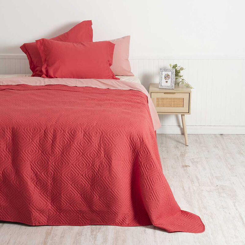 Set Quilt + Juego de Sábanas Mashini 2 Plazas Liso Coral | Abc
